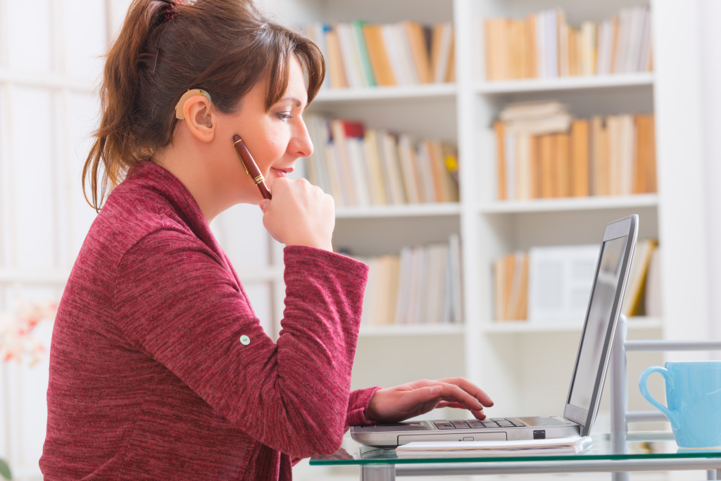 A Guide on the Tech to Utilize for Your Deaf Employees - Dave & Tom